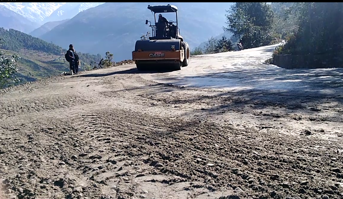 सिंगटी सडकको कालोपत्रे अन्तिम चरणमा | SouryaOnline