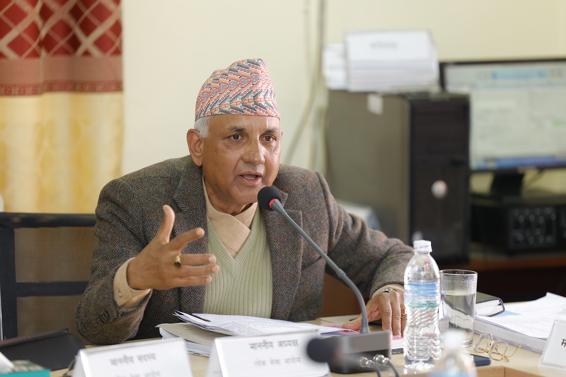 युवा र कृषि पेसाप्रति लोक सेवा अध्यक्ष रेग्मीको हेलाजनक अभिव्यक्ति ...