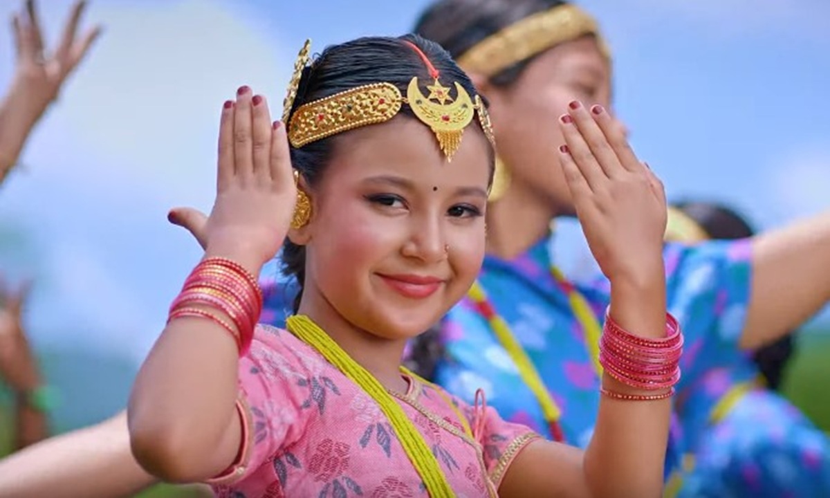 ‘गुन्यू चोली पटुकी’मा राष्ट्रप्रेम | SouryaOnline